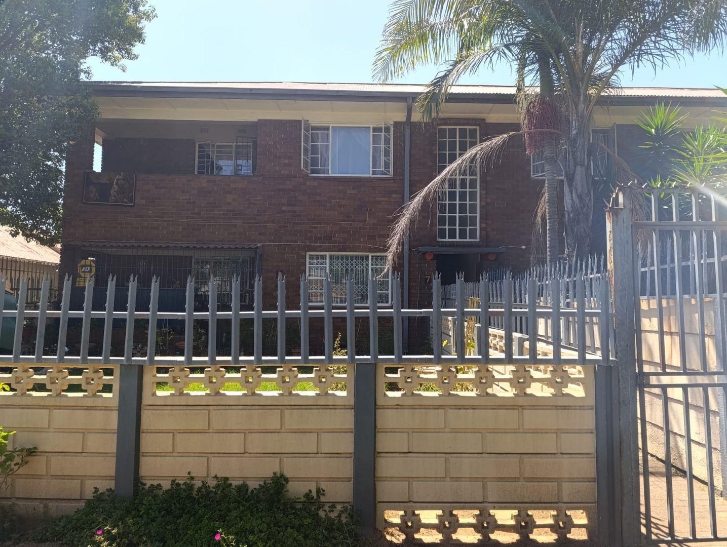 2 Bedroom Apartment / flat for sale in Witbank Ext 5 - P24-116899066