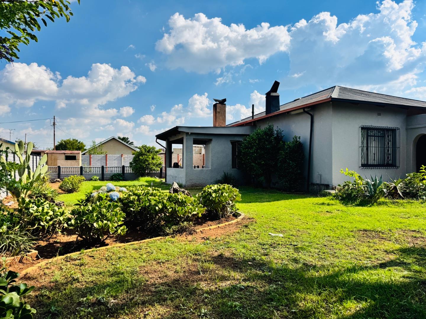 3 Bedroom House for sale in Randgate - P24-116902302