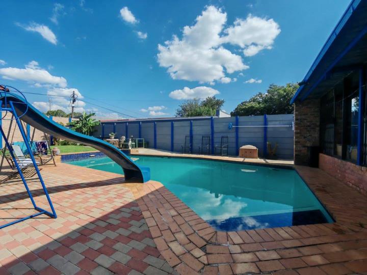 4 Bedroom House for sale in Dalview - 3 Gerrit Maritz Avenue - P24 ...
