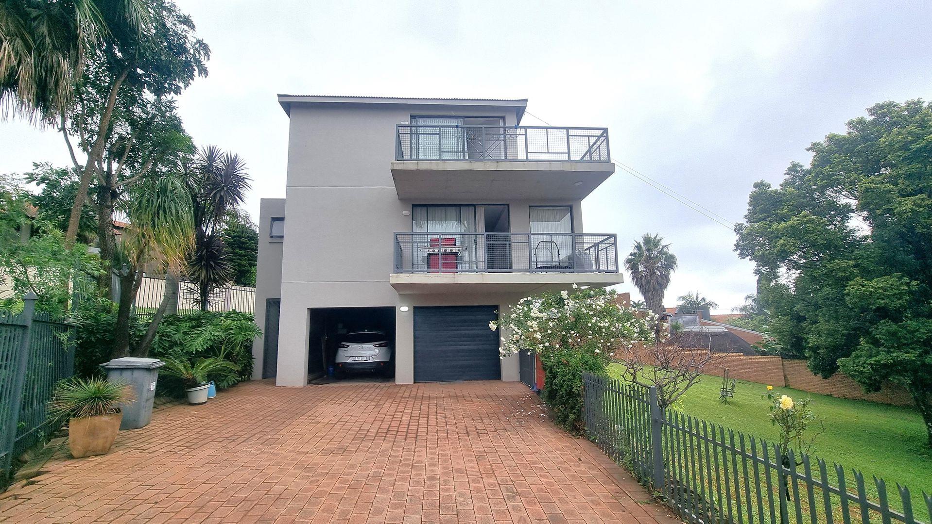 2 Bedroom House for sale in Erasmuskloof - P24-116904262