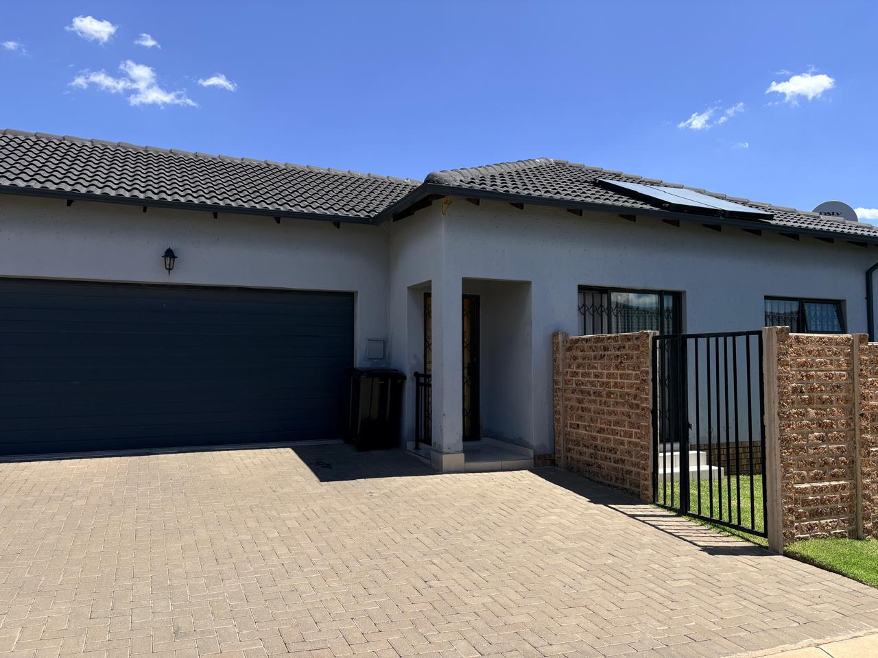 3 Bedroom House for sale in Parkrand - P24-116904387