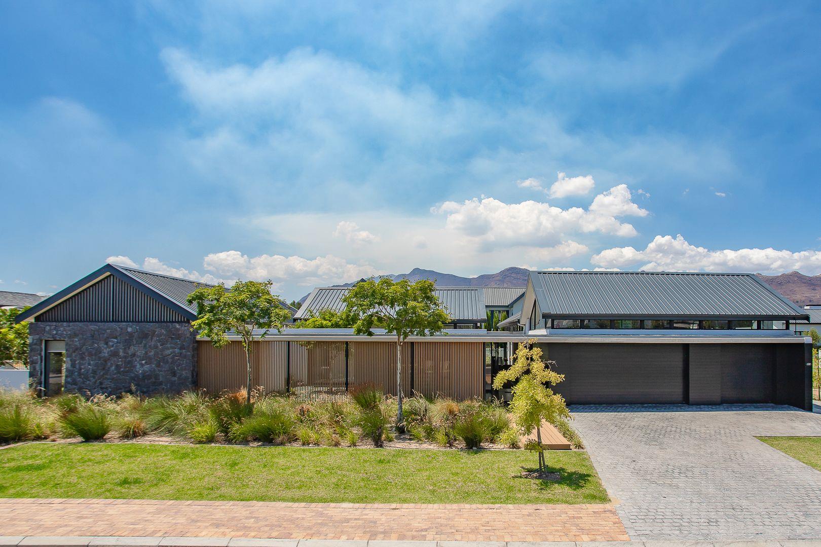 5 Bedroom House for sale in Val de Vie Estate - P24-116904906