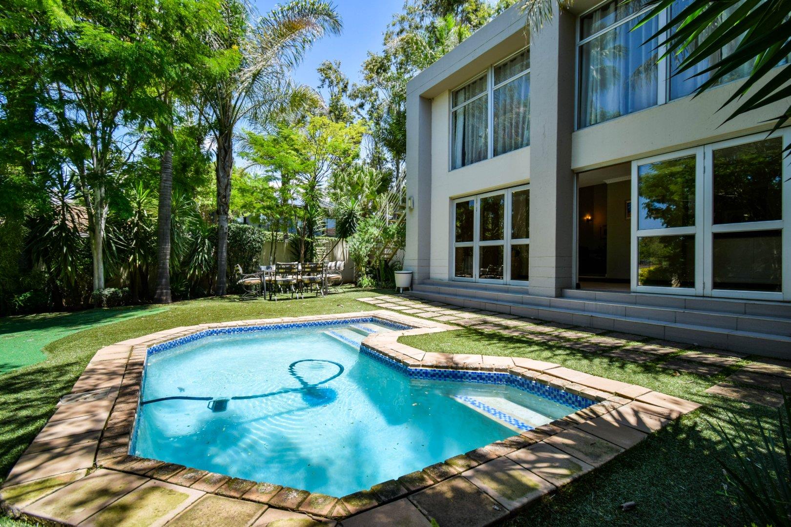 3 Bedroom House for sale in Silver Lakes Golf Estate - P24-116912933