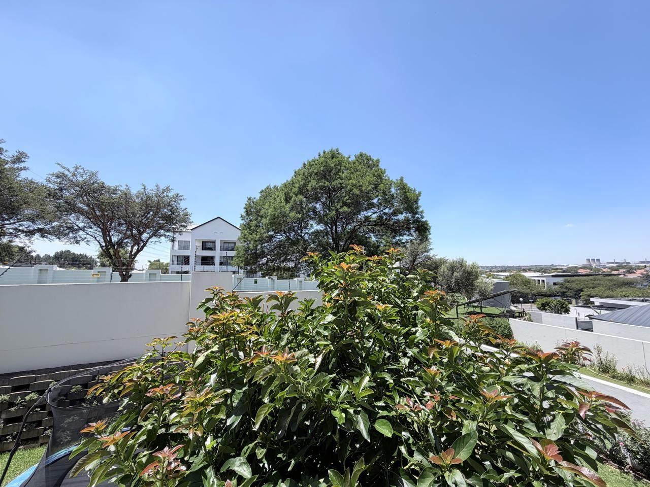 3 Bedroom Apartment / flat to rent in Greenstone Hill - 4 Ss Malakite ...