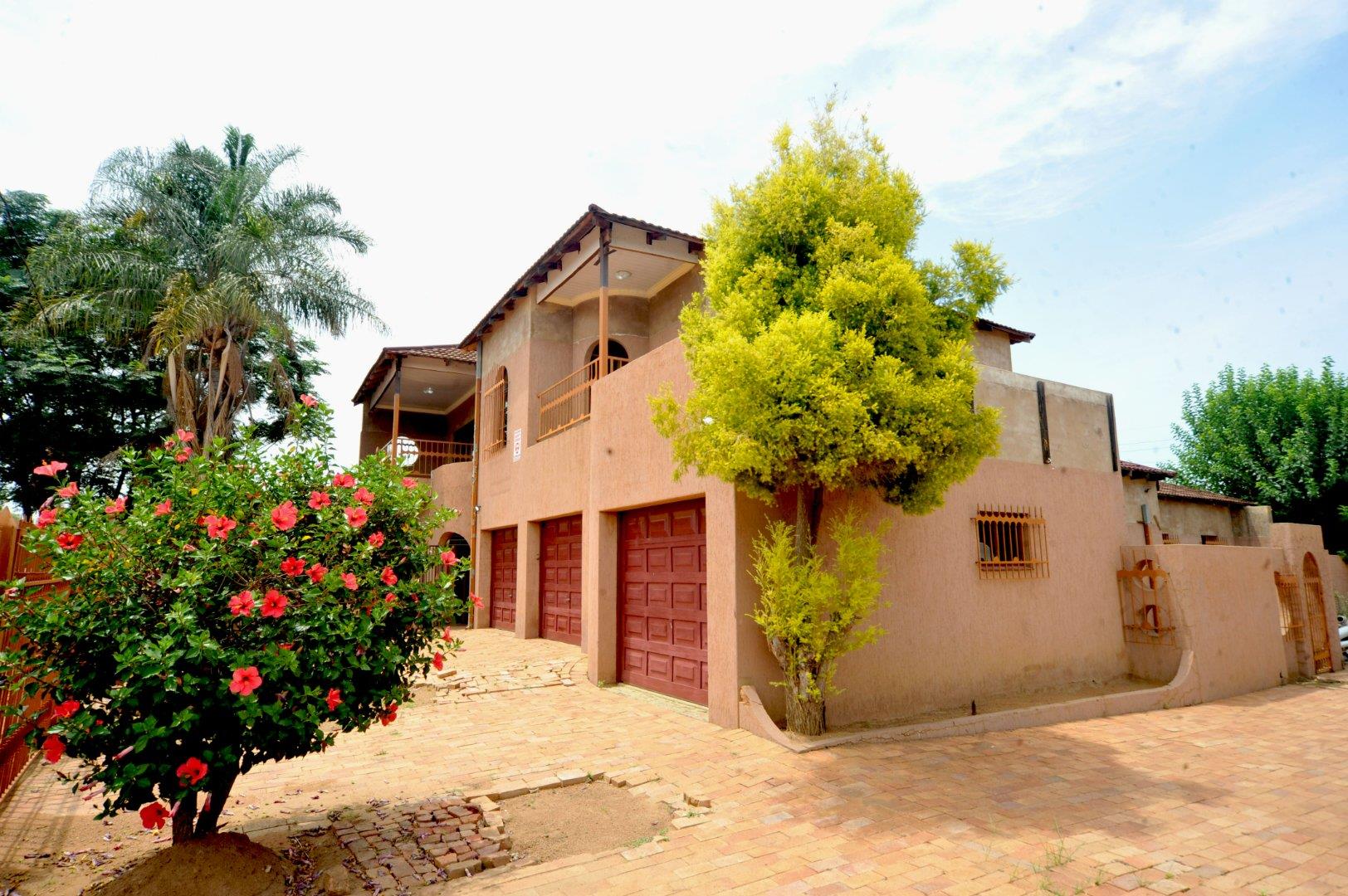 7 Bedroom House for sale in Mabopane Unit U - P24-116914199