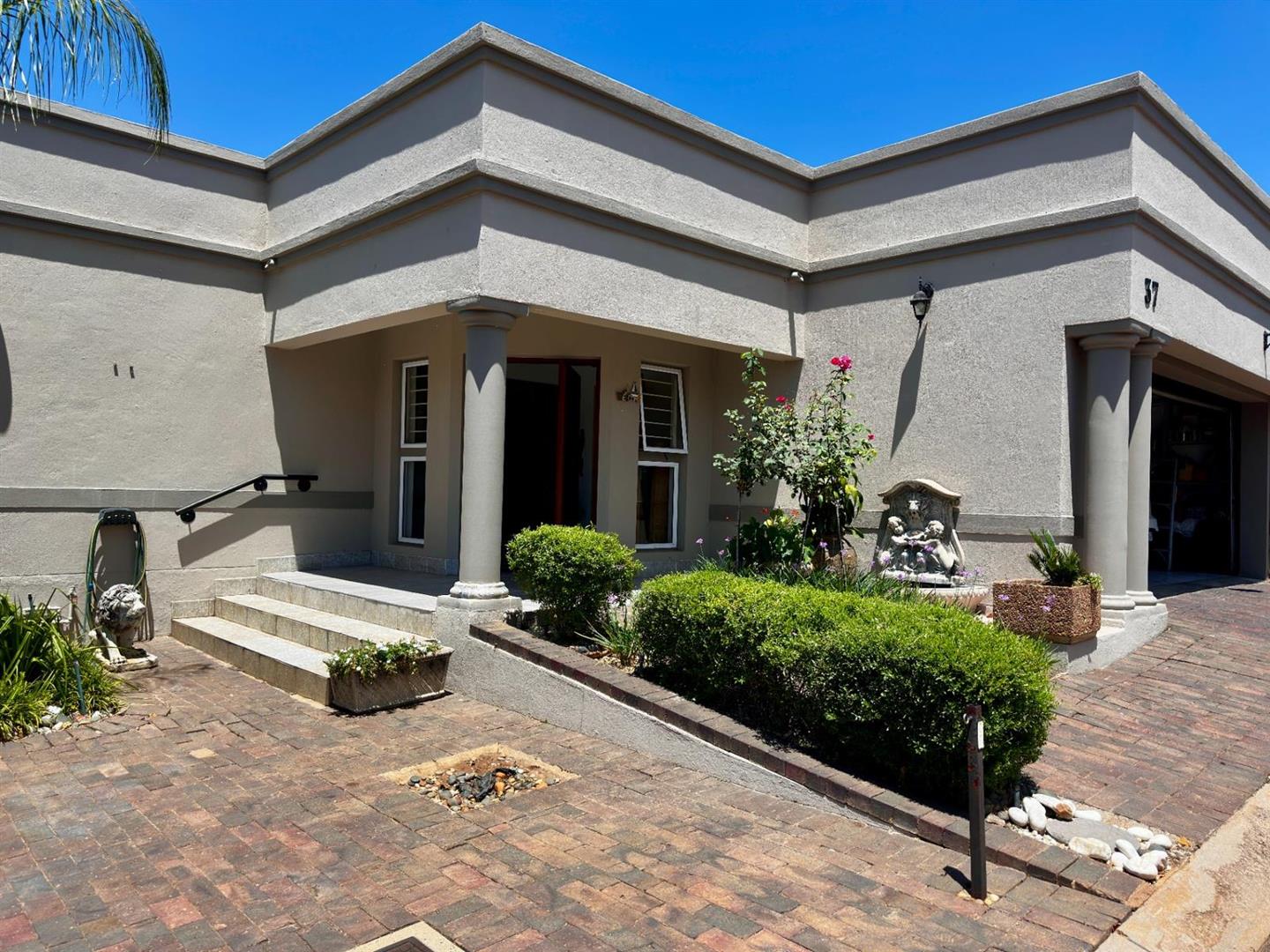3 Bedroom House for sale in Die Wilgers - P24-116914237