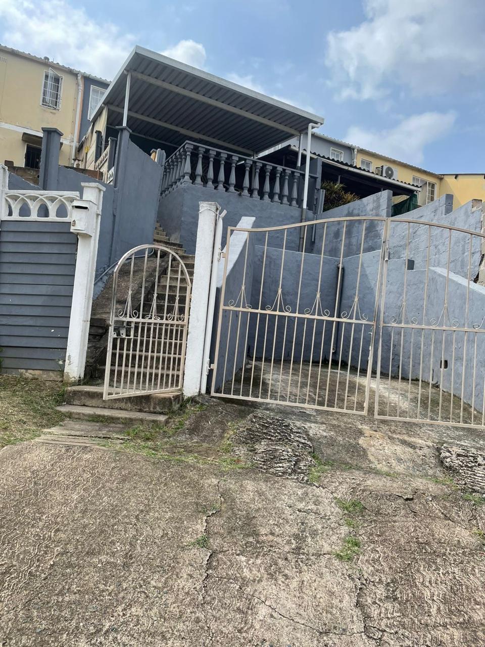 2 Bedroom House for sale in Newlands East - P24-116914285