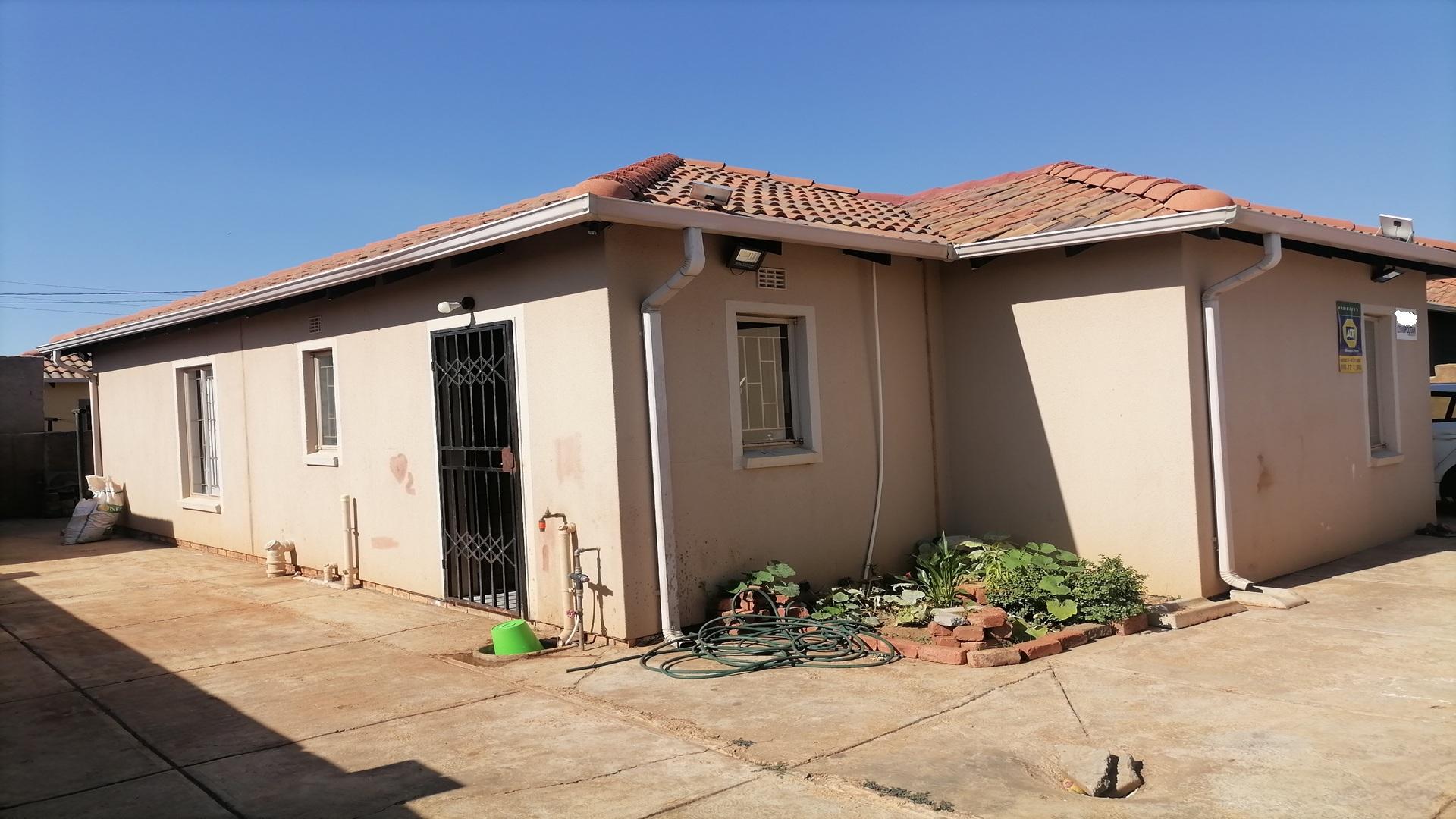3 Bedroom House for sale in Mahube Valley - P24-116914781