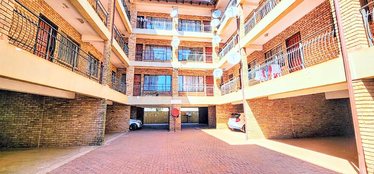 2 Bedroom Apartment / flat for sale in Randfontein Central - P24-116916750