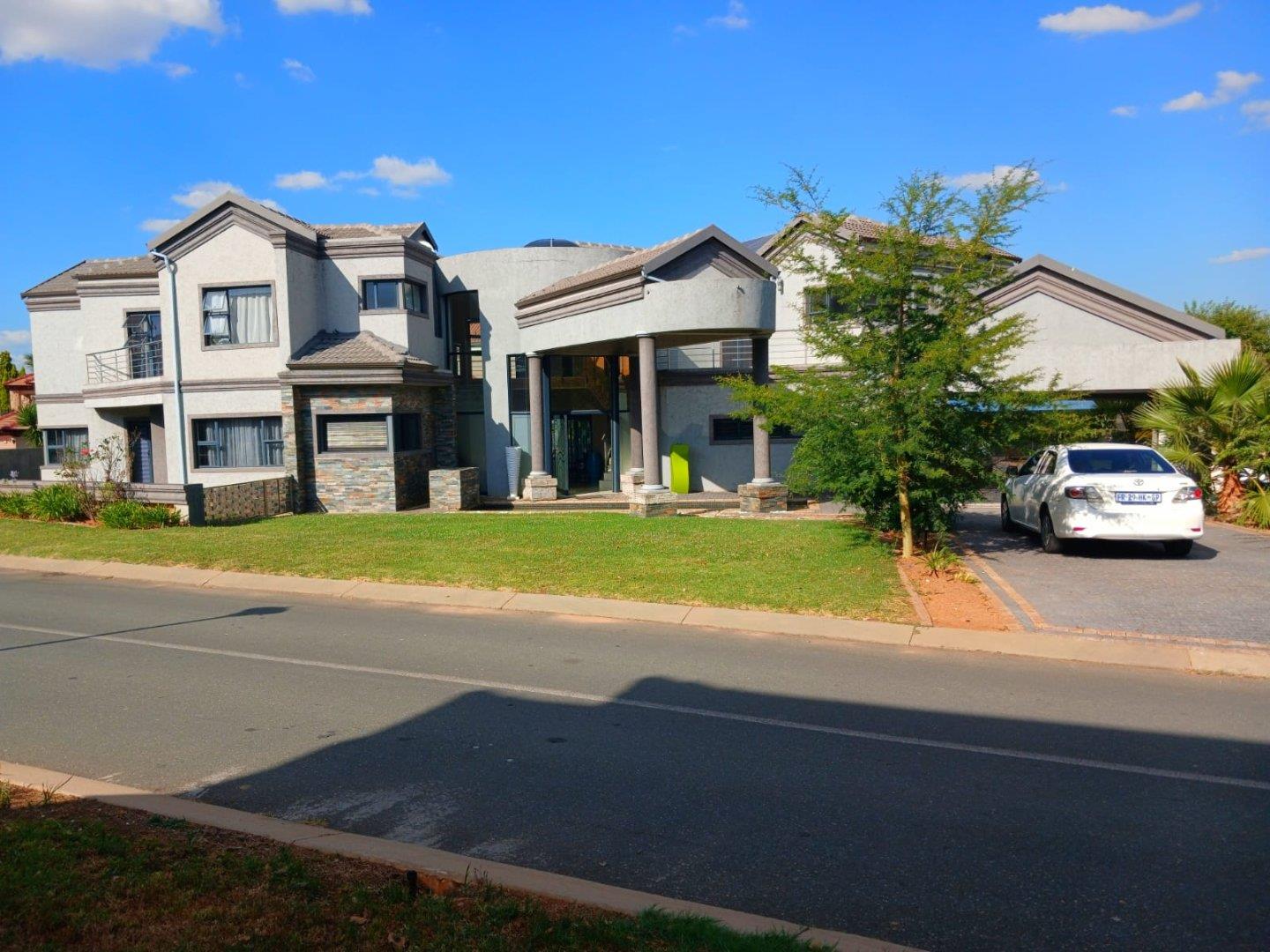 Blue Valley Golf Estate Property : Houses to rent in Blue Valley Golf ...
