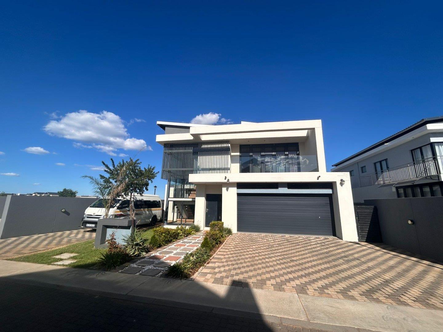 4 Bedroom House for sale in Glen Erasmia - P24-116920084
