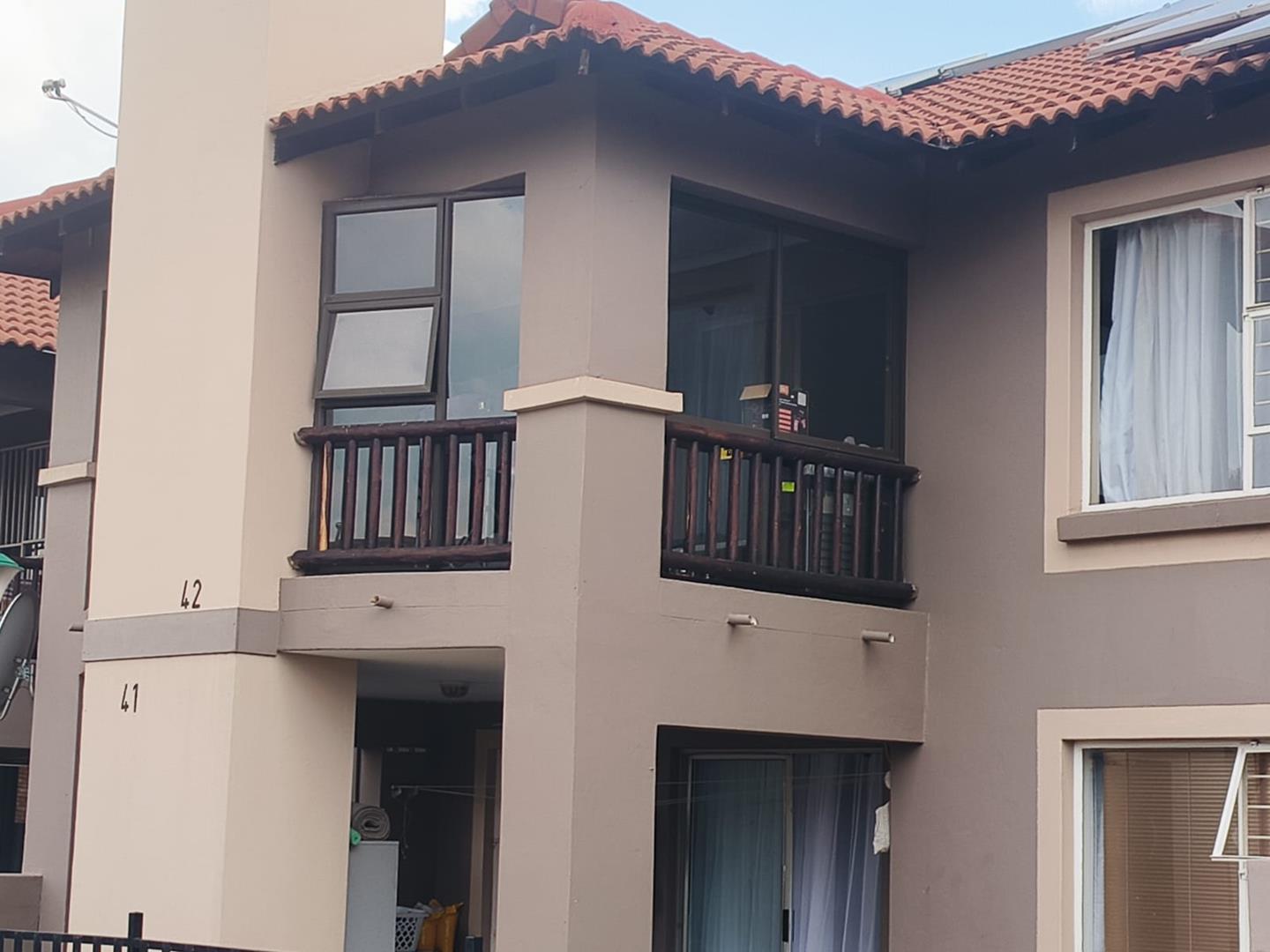 2 Bedroom Townhouse for sale in Van Dyk Park - P24-116841045