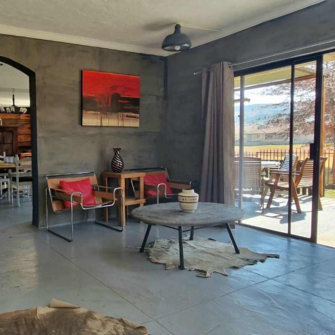 5 Bedroom House for sale in Volksrust - P24-116925232