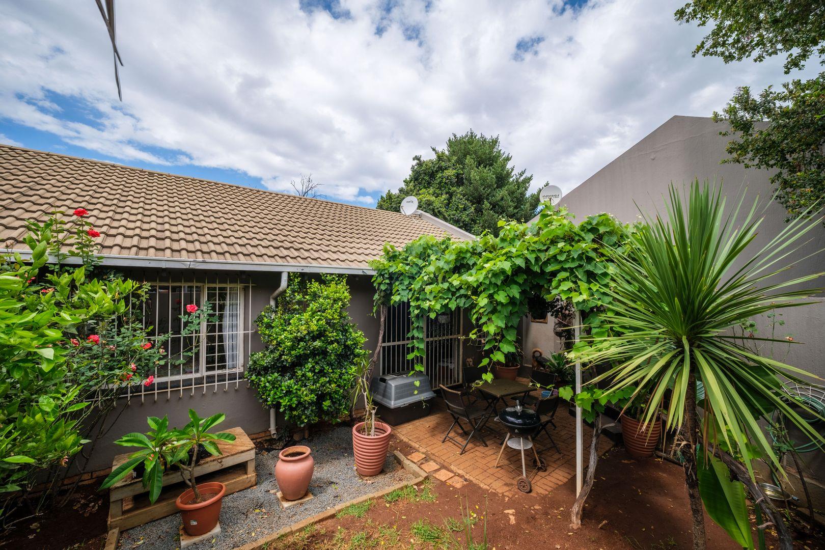 2 Bedroom Townhouse for sale in Northwold - 54 Chelsea Village, 140 ...