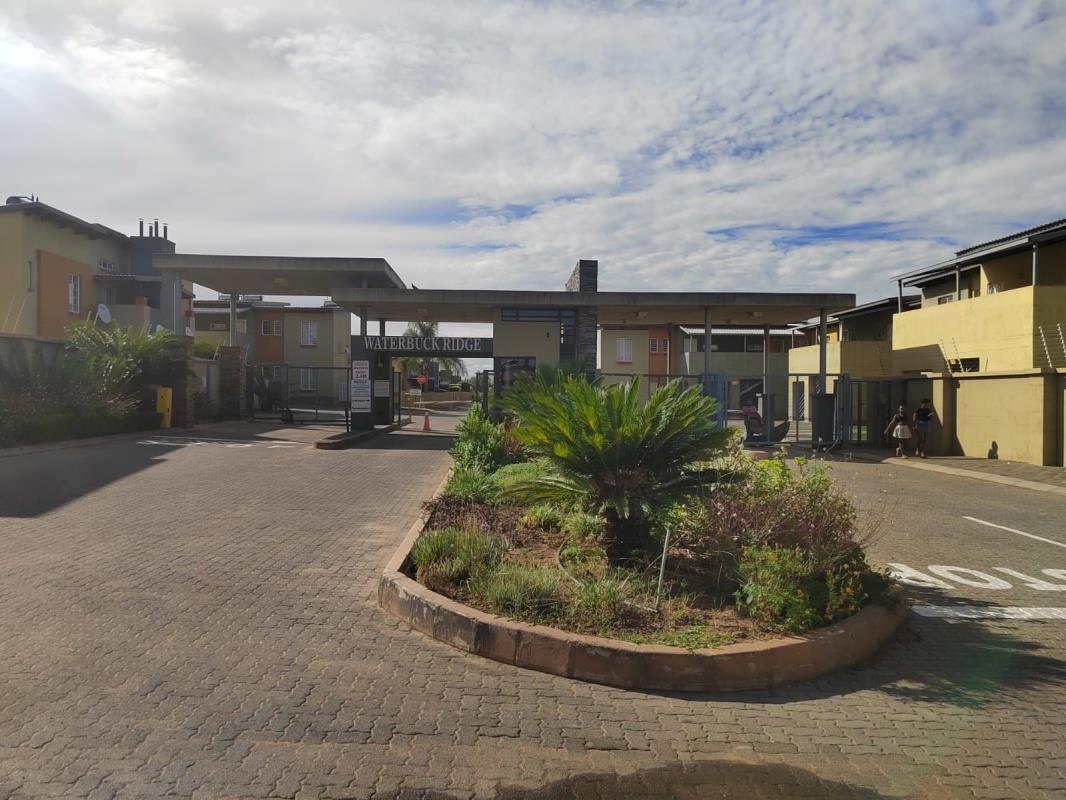 2 Bedroom Townhouse for sale in Rustenburg North - 96 4th Avenue - P24 ...