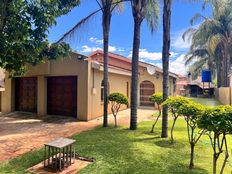 4 Bedroom House for sale in Mokopane Central - P24-116934733