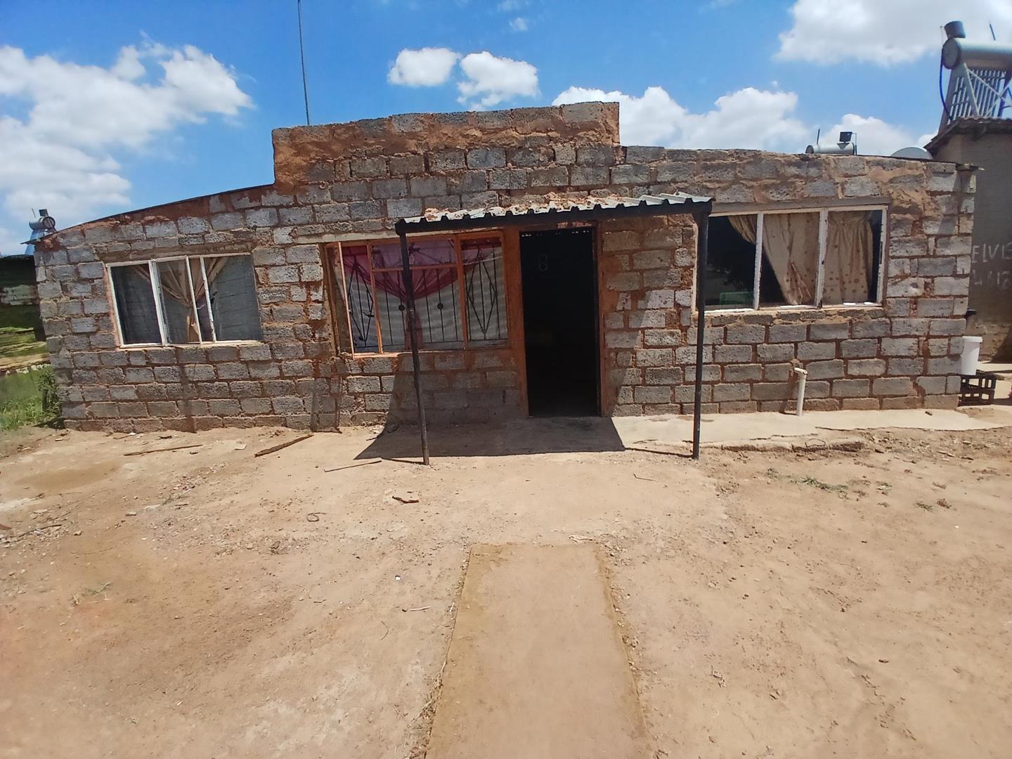 2 Bedroom House for sale in Langaville - P24-116936997