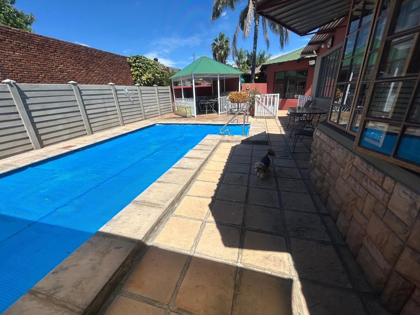 4 Bedroom House for sale in Bo-dorp - P24-116937925