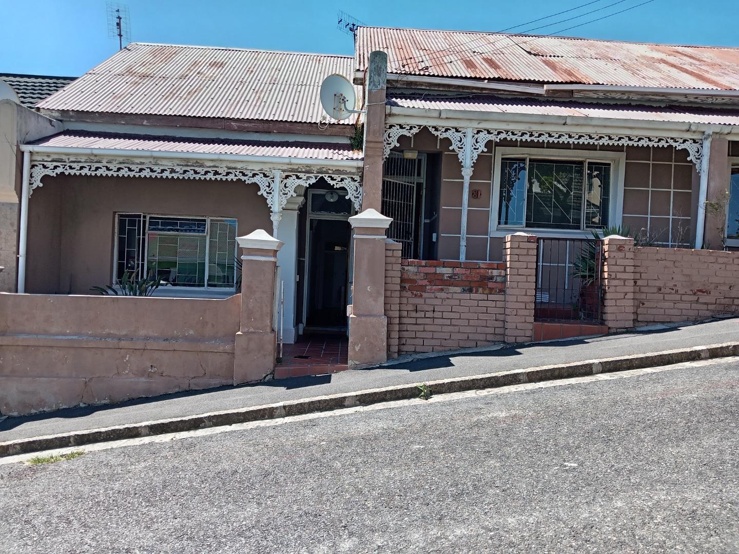 6 Bedroom House for sale in Walmer Estate - P24-116940861