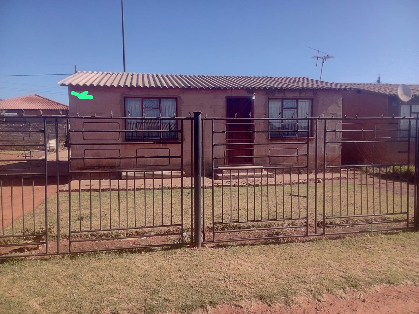 2 Bedroom House for sale in Sebokeng Zone 12 - P24-116940982