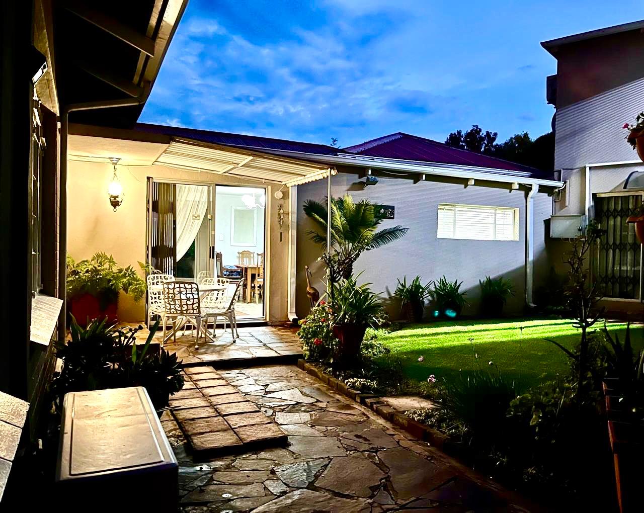 6 Bedroom House for sale in Dan Pienaar - P24-116693218