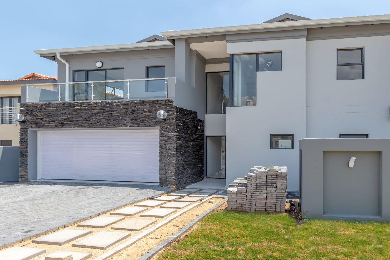 5 Bedroom House for sale in Ruimsig Country Estate - 1 Viljoen Road ...