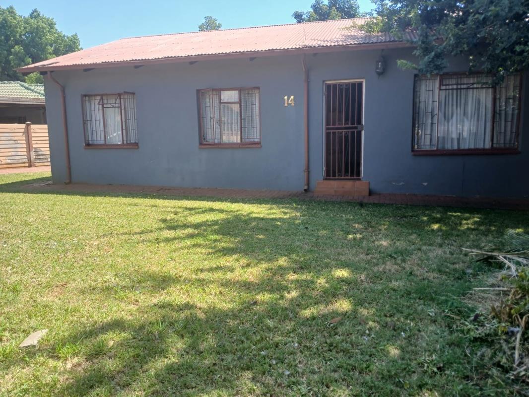 3 Bedroom House for sale in Geelhoutpark - 14 Witteboom Avenue - P24 ...