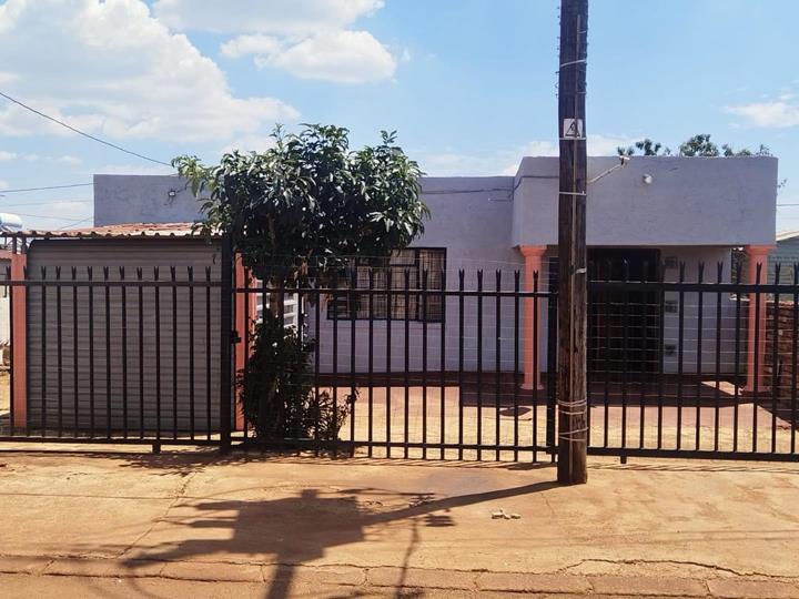 3 Bedroom House for sale in Ga-rankuwa Unit 21 - P24-116945026
