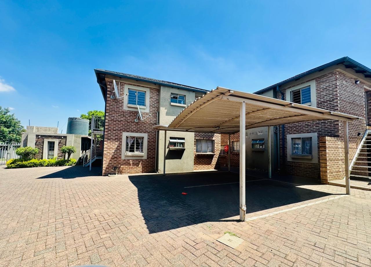 2 Bedroom Apartment / flat for sale in Witbank Ext 10 - P24-116945259