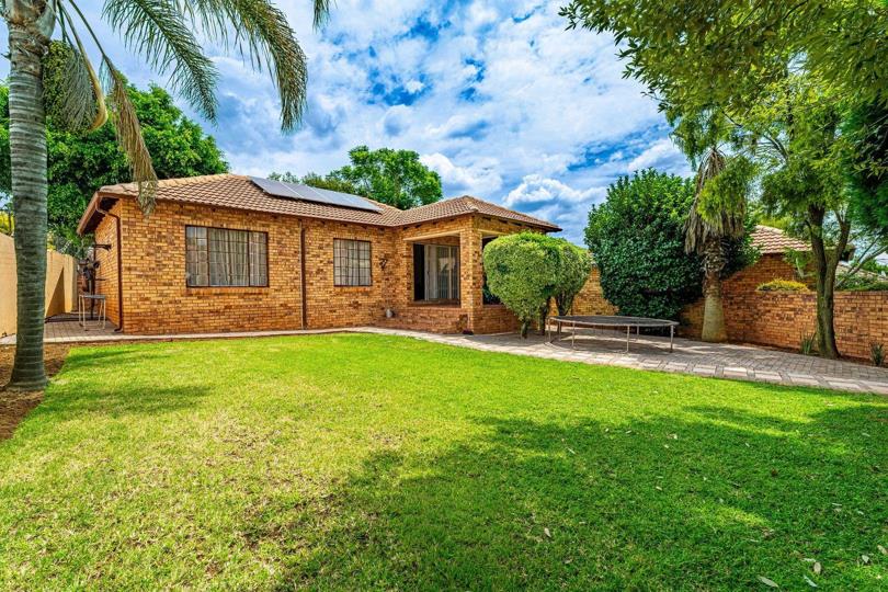 3 Bedroom Townhouse for sale in Bellairs Park - 7 Bouvet Ave - P24 ...