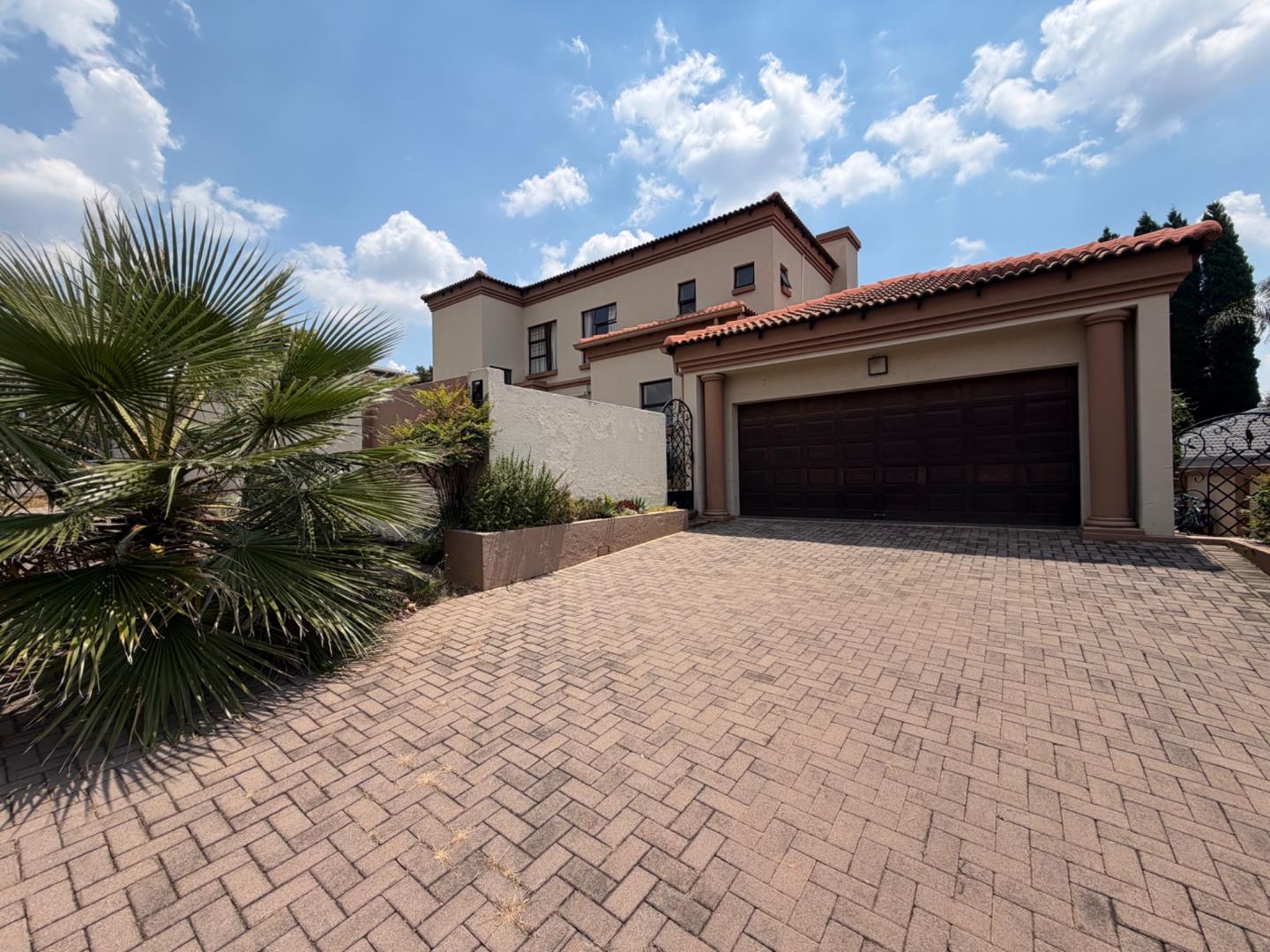 4 Bedroom House for sale in Moreleta Park - P24-116948855