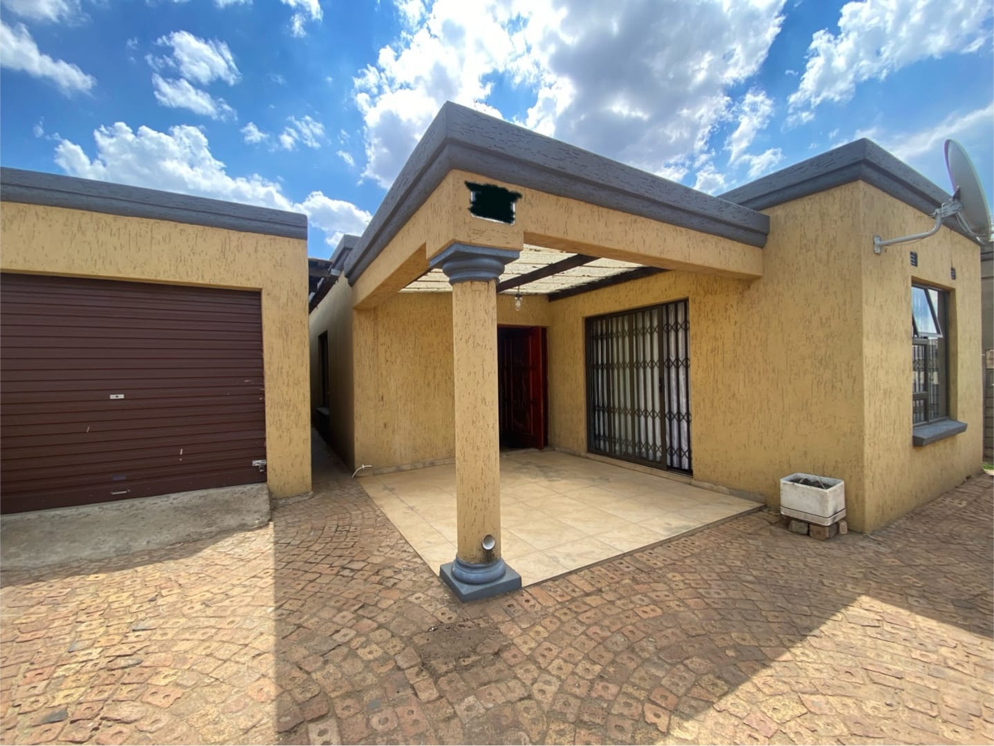 5 Bedroom House for sale in Tsakane - P24-116949792