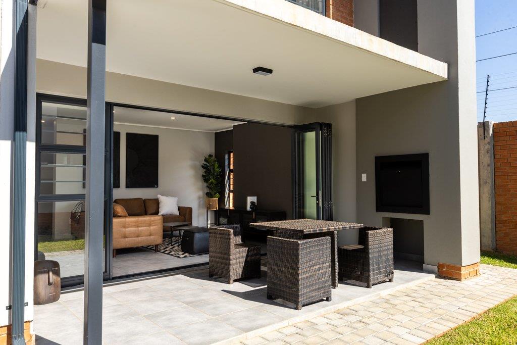 4 Bedroom House for sale in Kosmosdal - P24-116965415