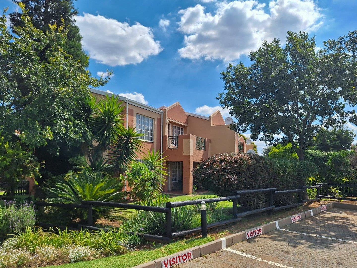 2 Bedroom Townhouse for sale in Farrarmere - P24-116953448