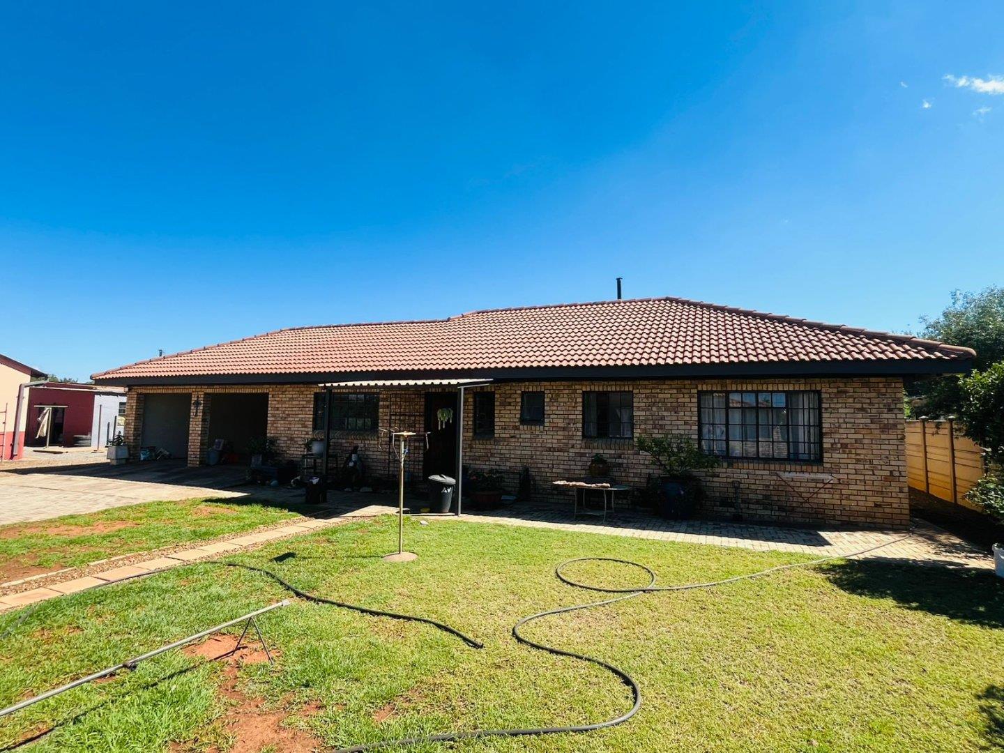 House on auction in Lichtenburg - P24-116981884