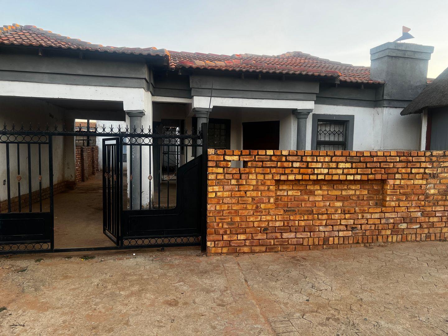 3 Bedroom House for sale in Mamelodi - P24-116981987