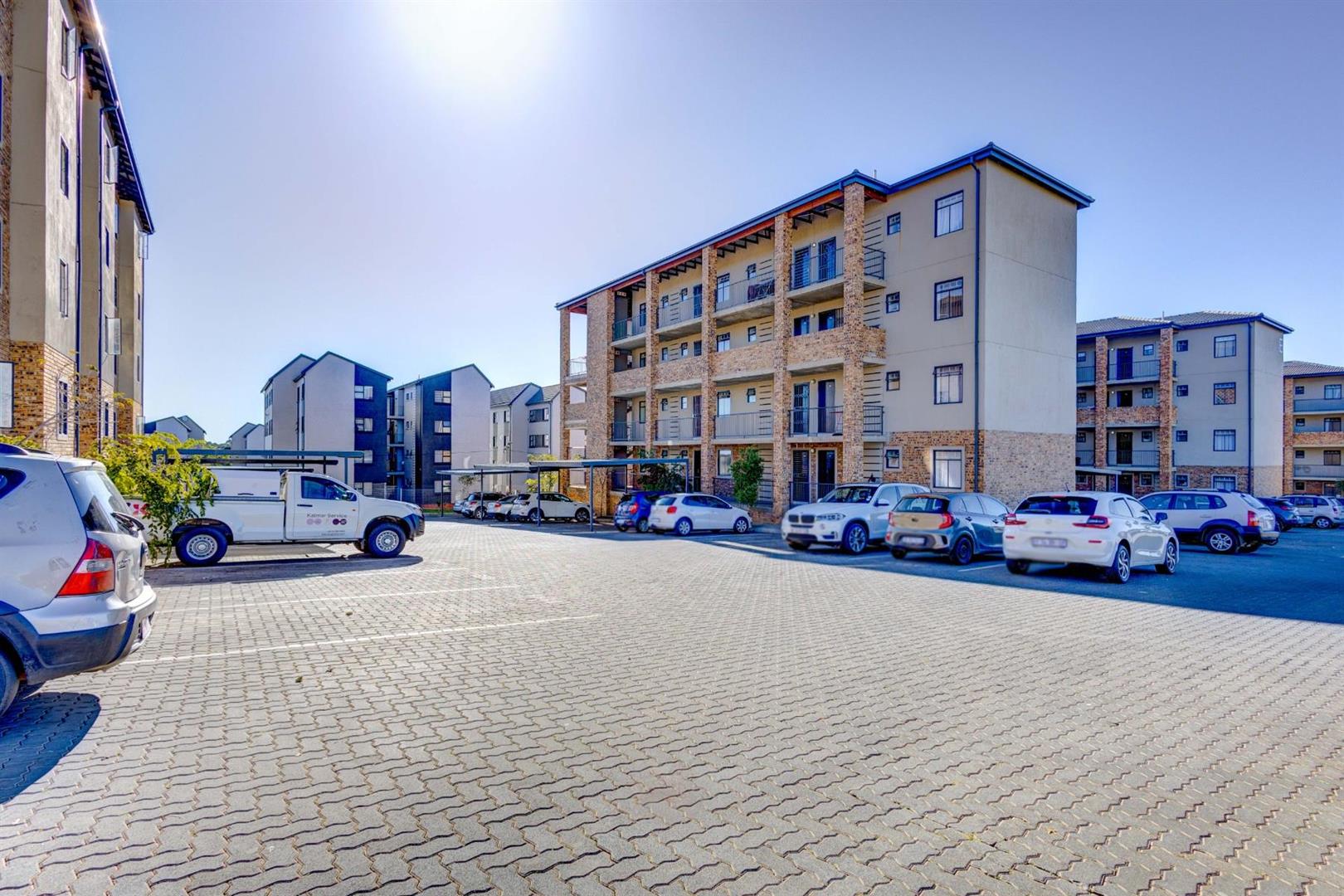 2 Bedroom Apartment / flat for sale in South Hills - 417 Spiderhead ...