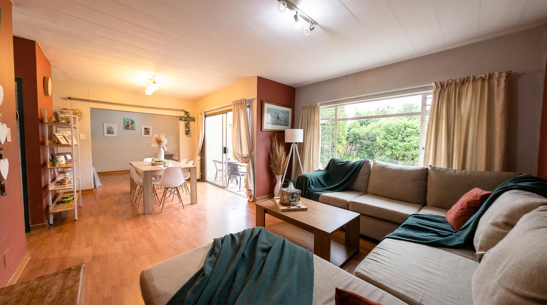 3 Bedroom Townhouse for sale in Beyers Park - P24-116911572