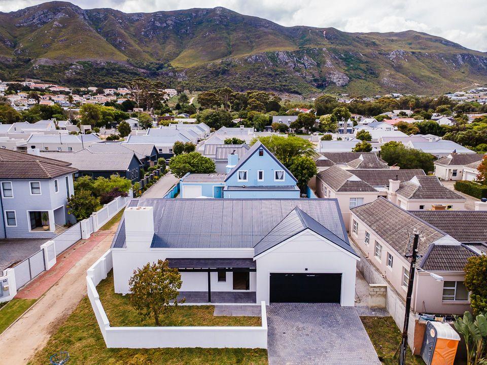 3 Bedroom House for sale in Onrus - 38 Chiappini Street - P24-117001777