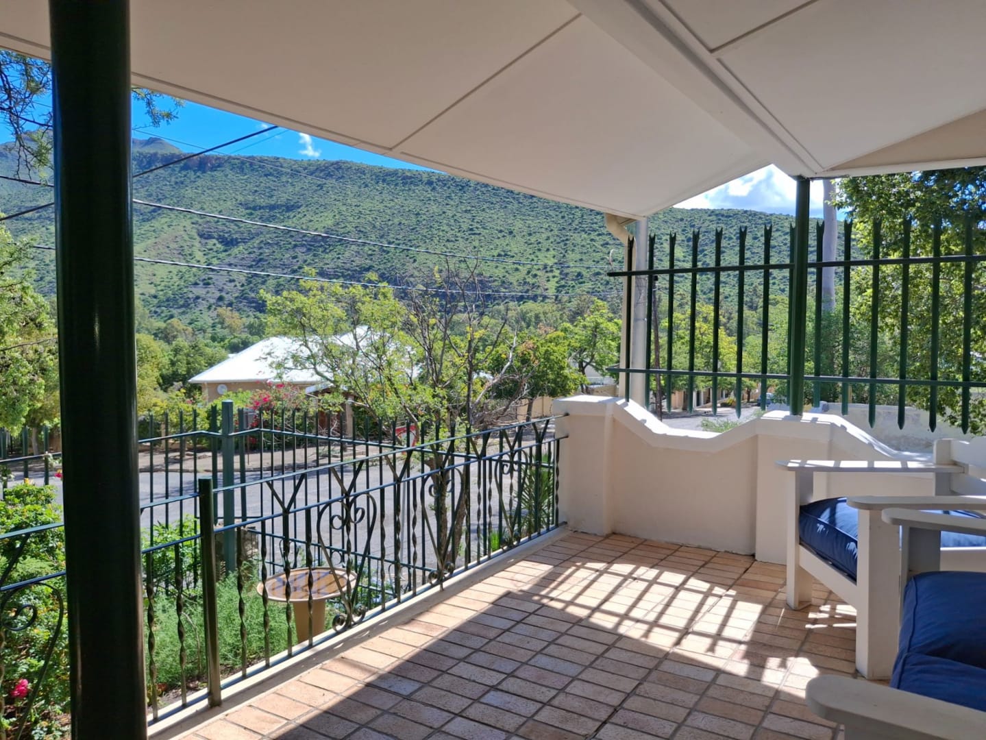 3 Bedroom House for sale in Graaff-Reinet - P24-117003138