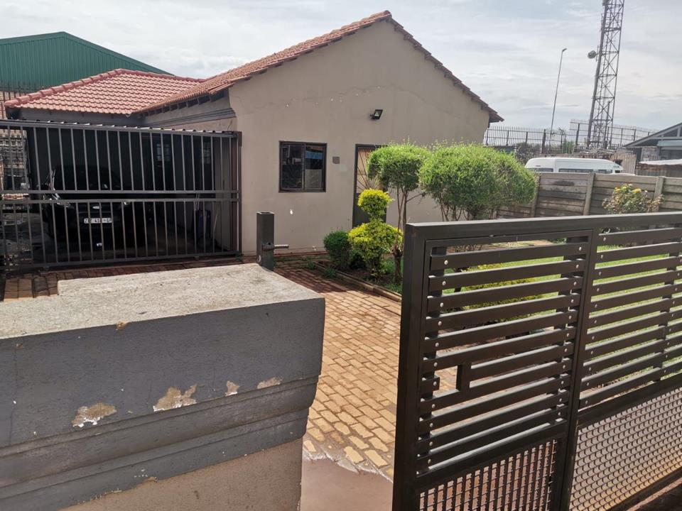 3 Bedroom House for sale in Germiston South - P24-117007386