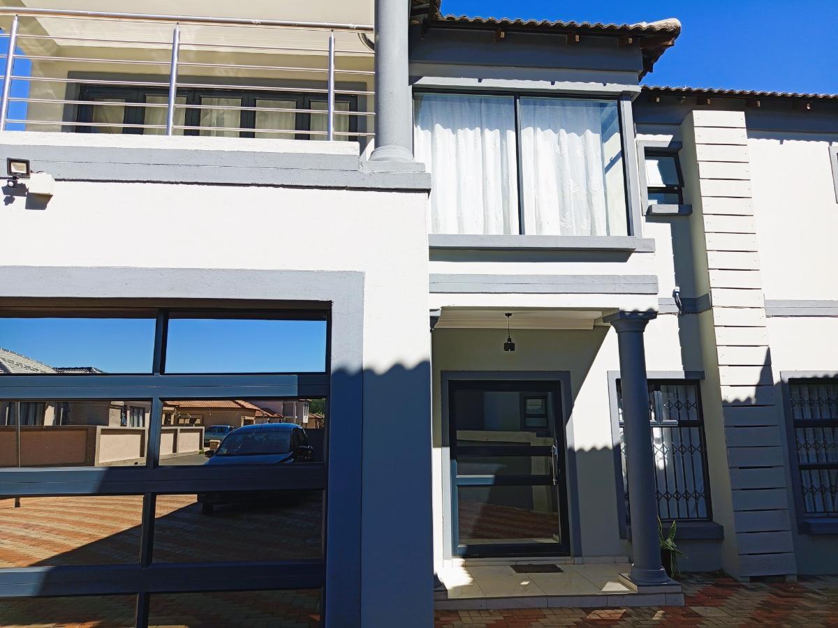 4 Bedroom House for sale in Amandasig - P24-116187253