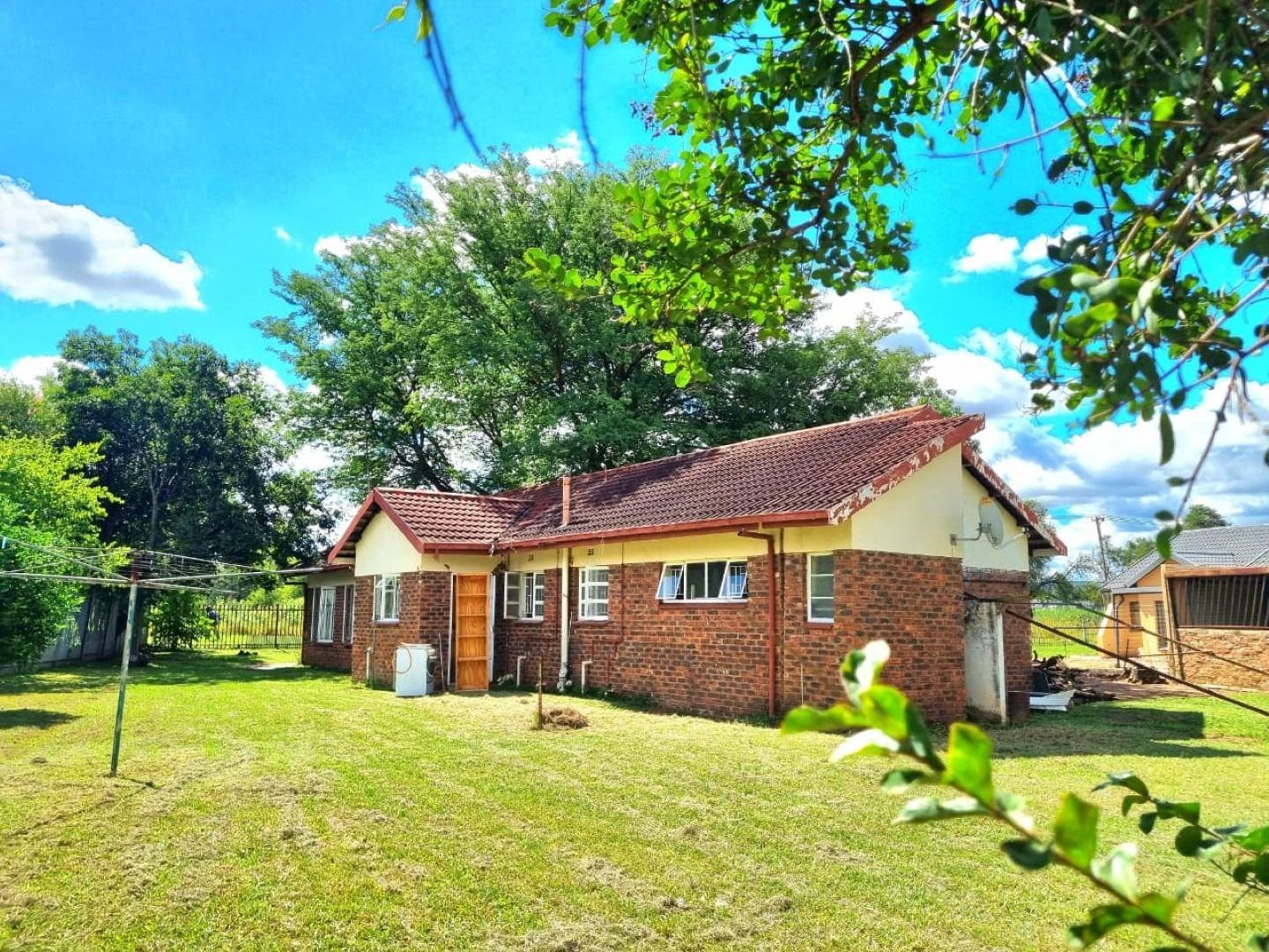 3 Bedroom House for sale in Modimolle - P24-117008061