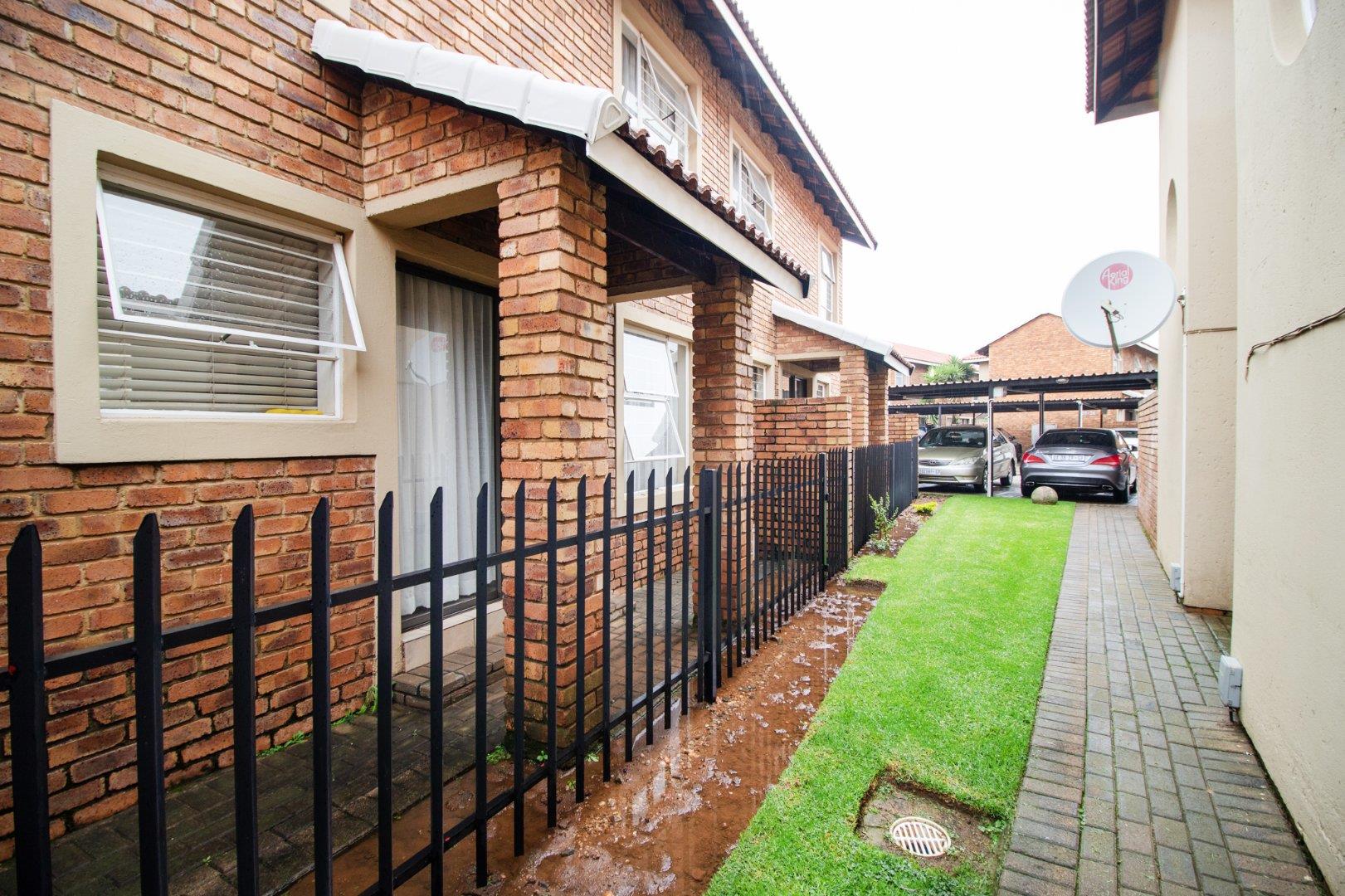 2 Bedroom Apartment / flat for sale in Edleen - P24-117009559