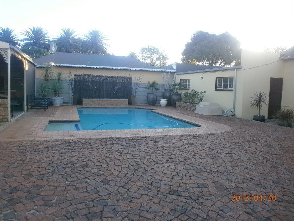 3 Bedroom House for sale in Dalview - P24-117012205