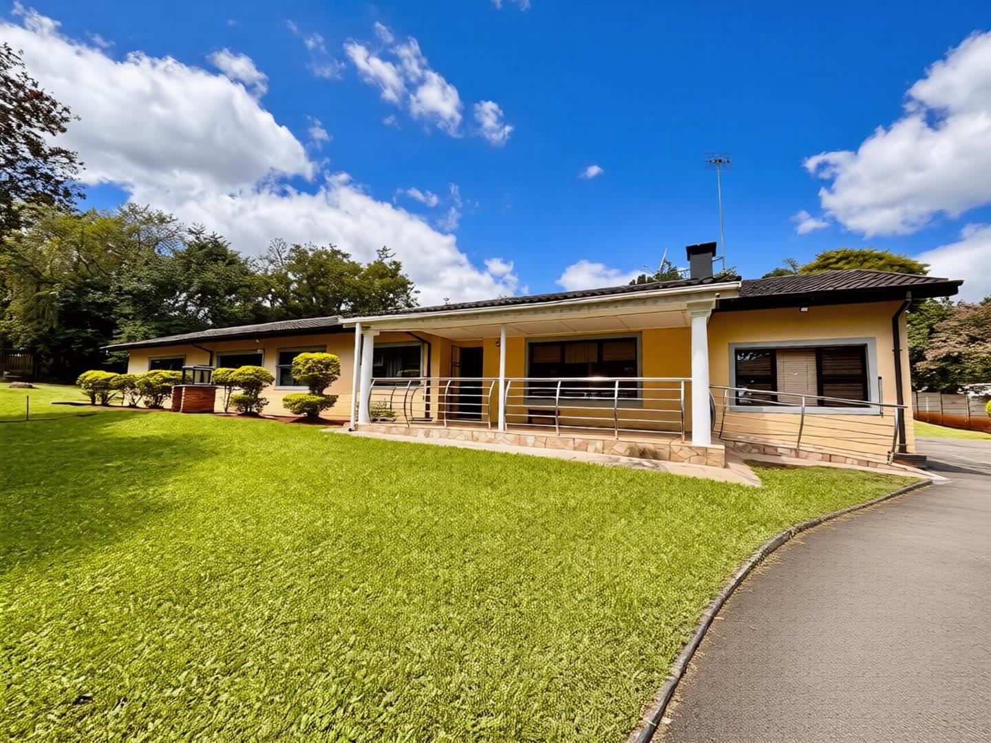 4 Bedroom House for sale in Hayfields - P24-117012865