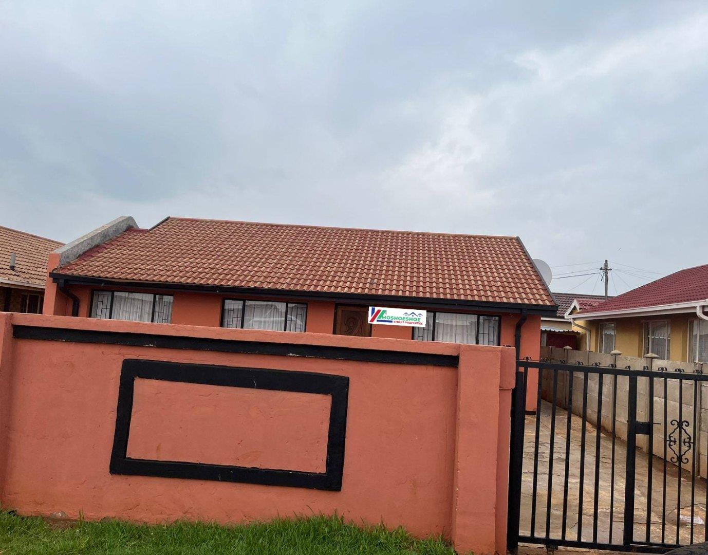 3 Bedroom House for sale in Sebokeng Zone 14 - P24-117012881