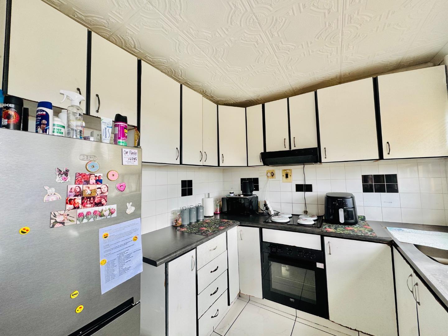 3 Bedroom Townhouse for sale in Newlands East - P24-117014622