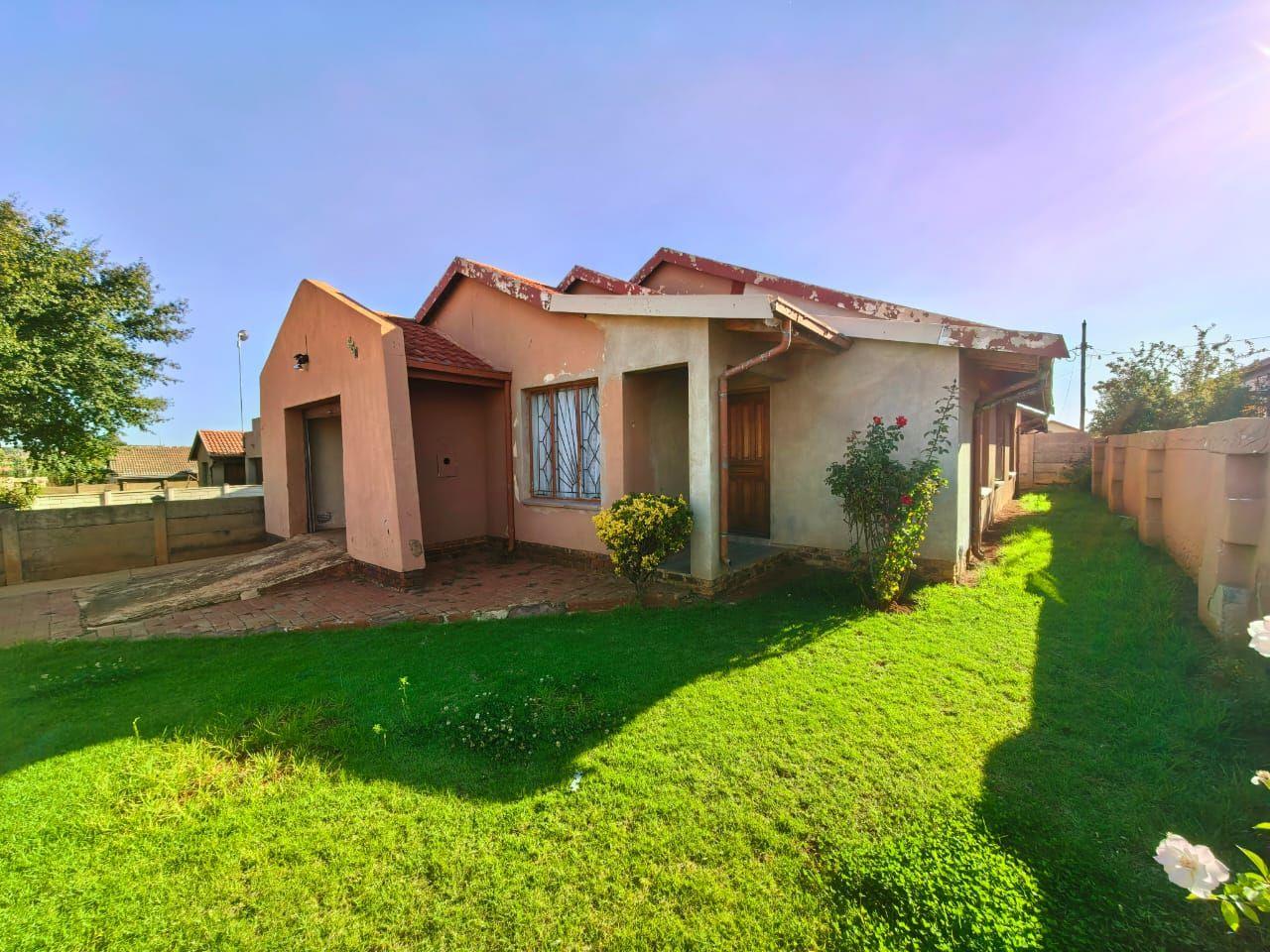 3 Bedroom House for sale in Sebokeng Zone 3 - P24-117020991