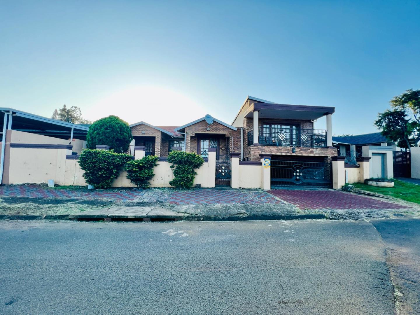 4 Bedroom House for sale in Newlands West - P24-117021935